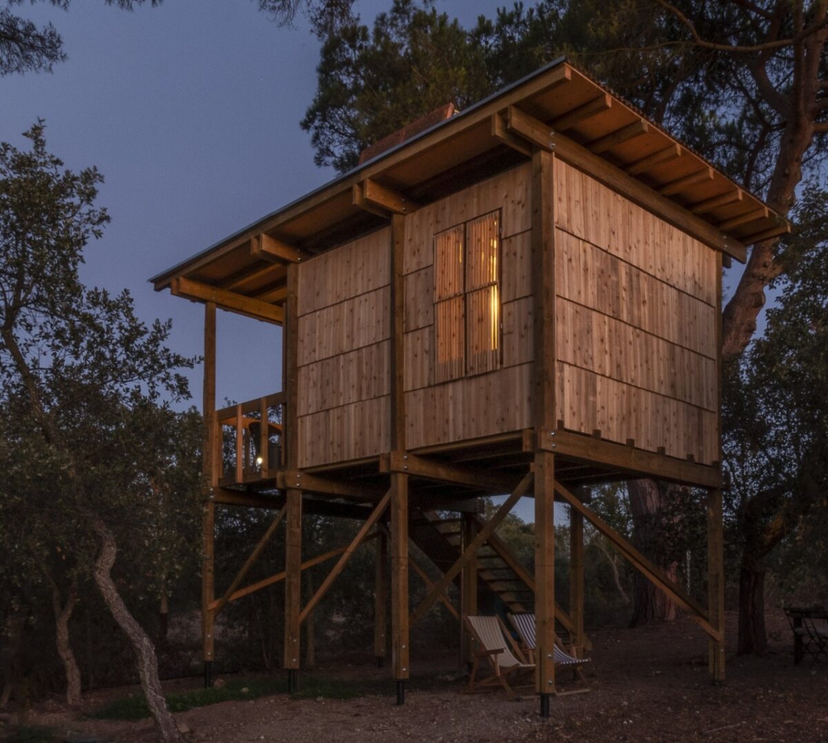 Madeiguincho’s Columba Treehouse has Playful Slide and Skylight