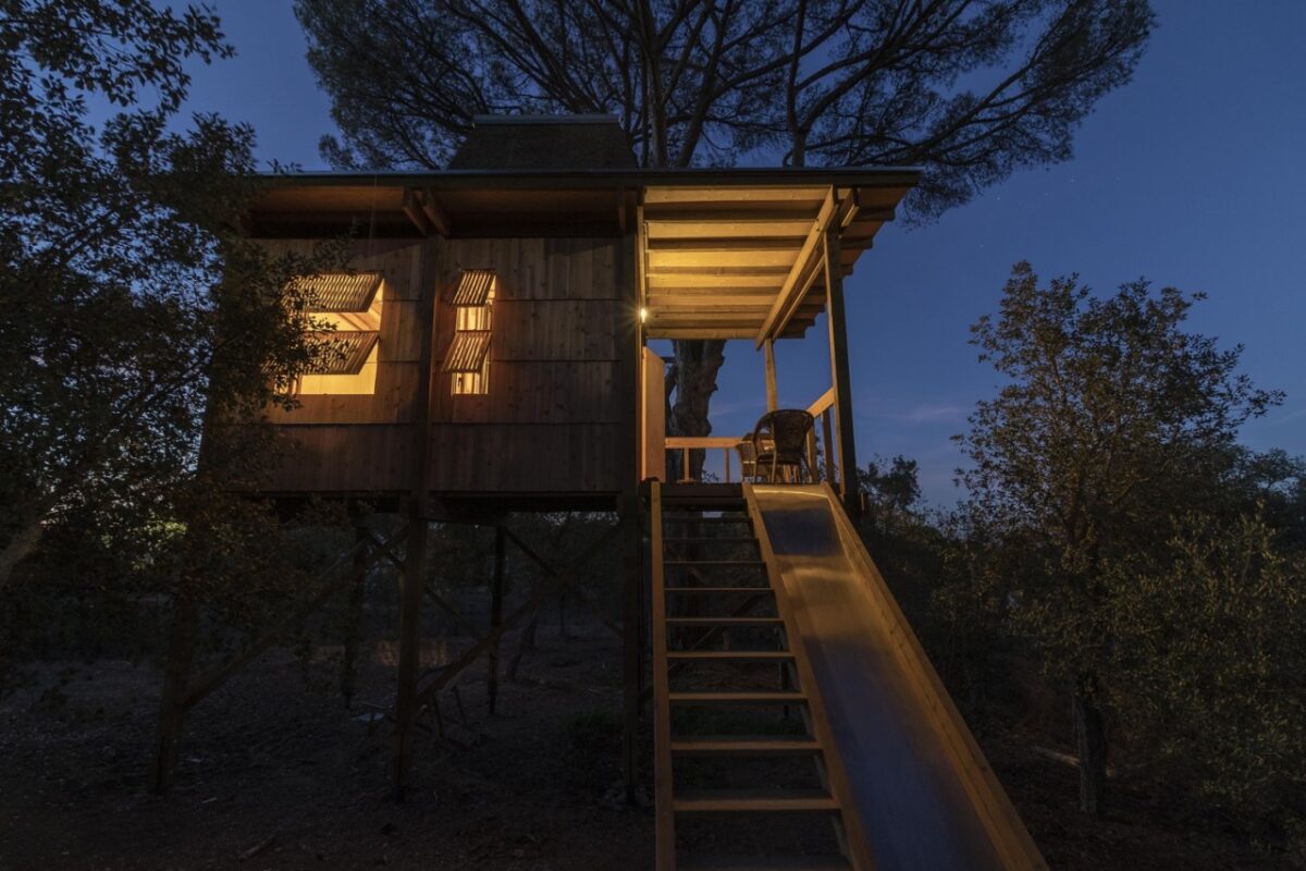 Madeiguincho’s Columba Treehouse has Playful Slide and Skylight