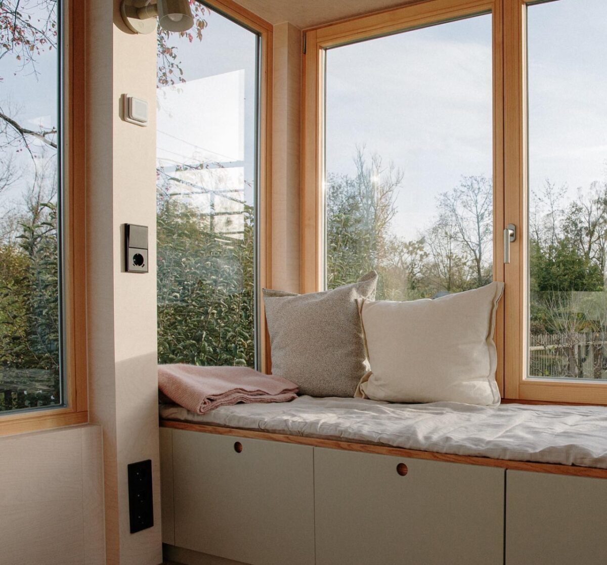 Vagabundo Flex Tiny House has a Pop-Up Second Floor