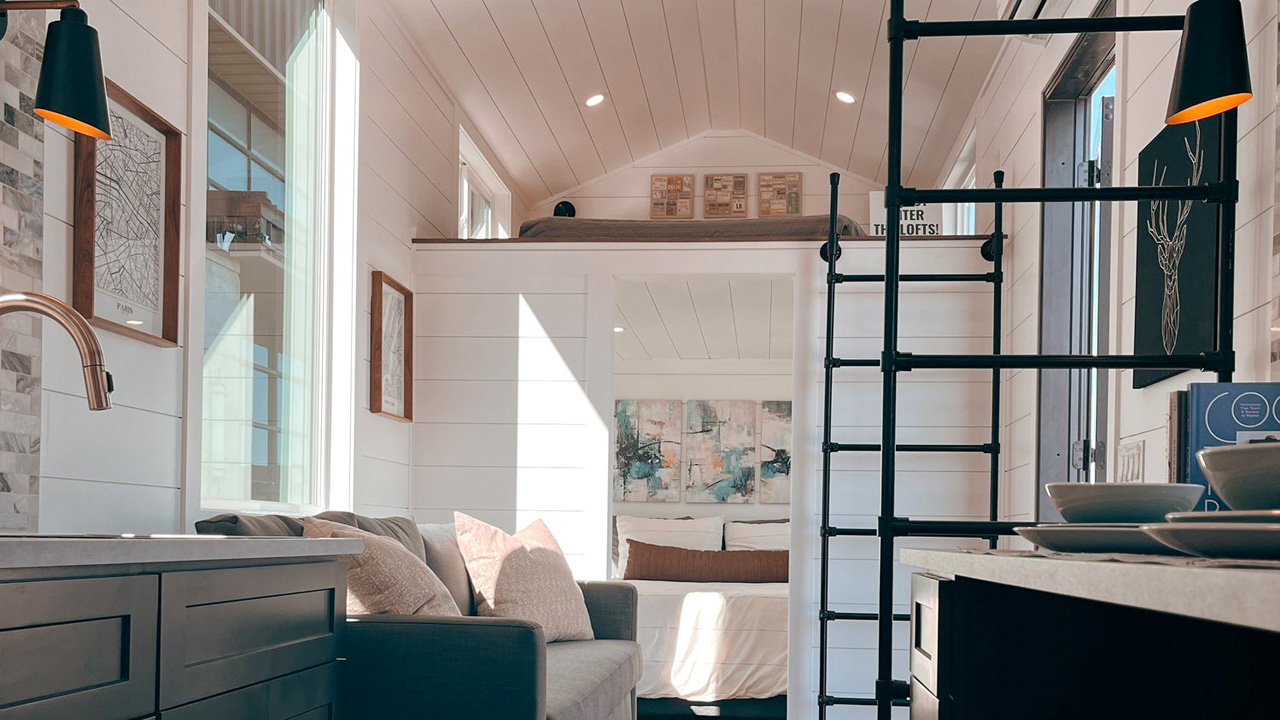 The Estate Tiny House With Three Bedrooms Sleeps Half a Dozen