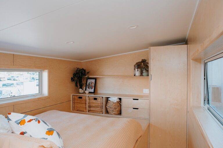 Babbalucci Tiny House is a Two-Loft Dwelling With Split Staircase