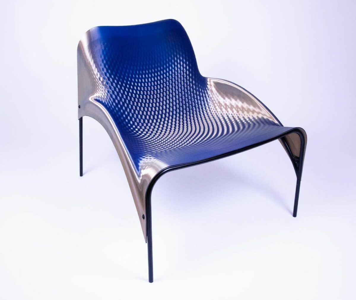 Sekisai 3D-Printed Chair Changes Color to Viewing Angle