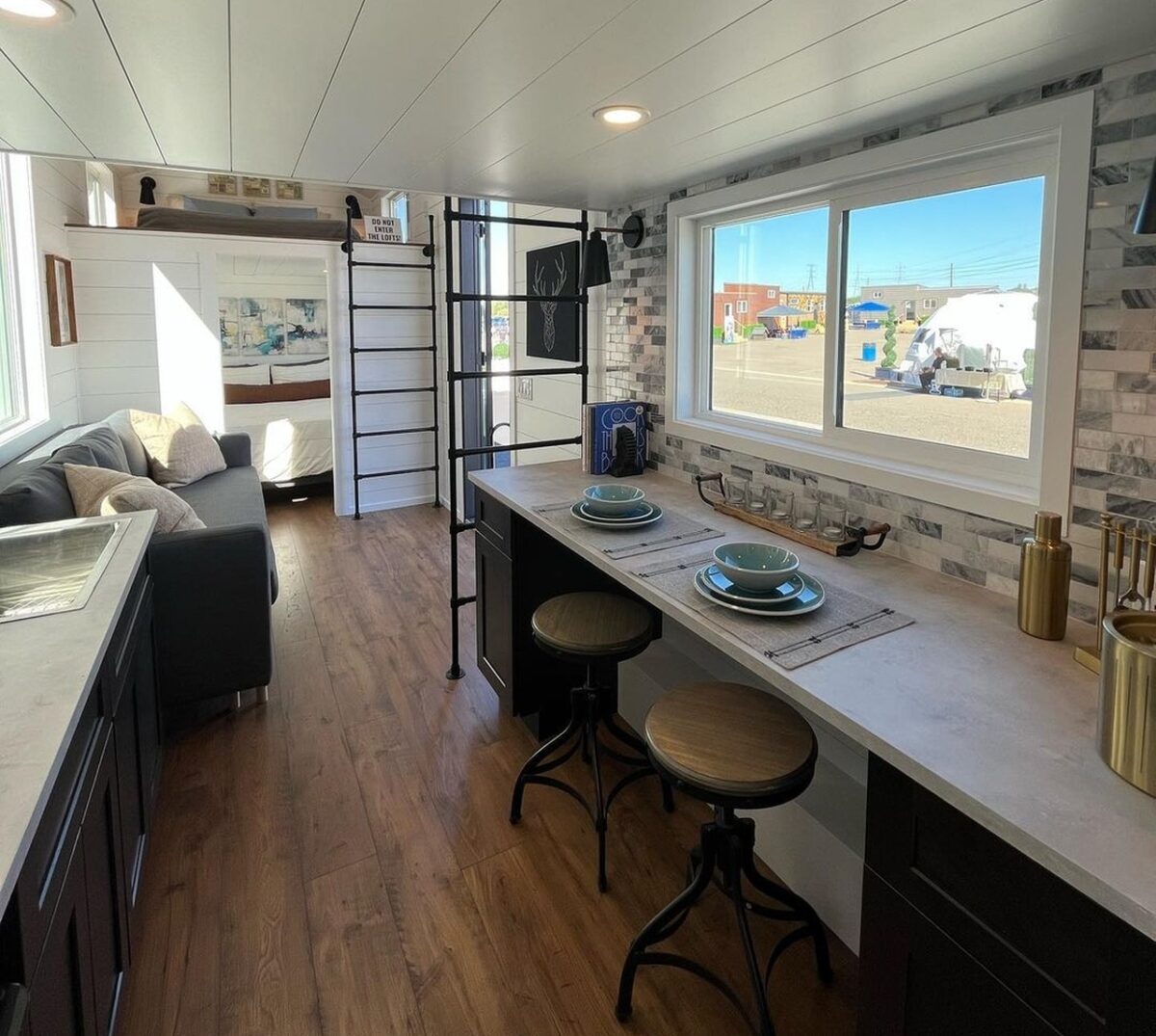 The Estate Tiny House With Three Bedrooms Sleeps Half a Dozen