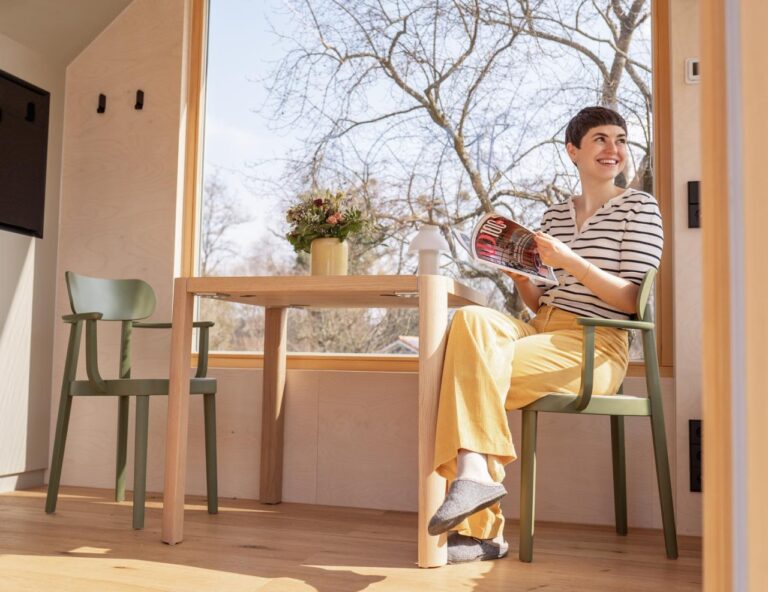 Vagabundo Flex Tiny House has a Pop-Up Second Floor