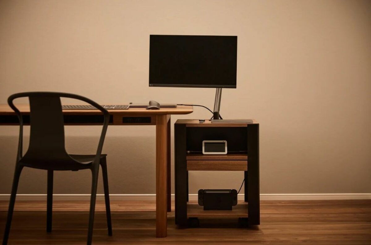 WAAKwagon COLUMN Turns Your Dining Table into Work Desk