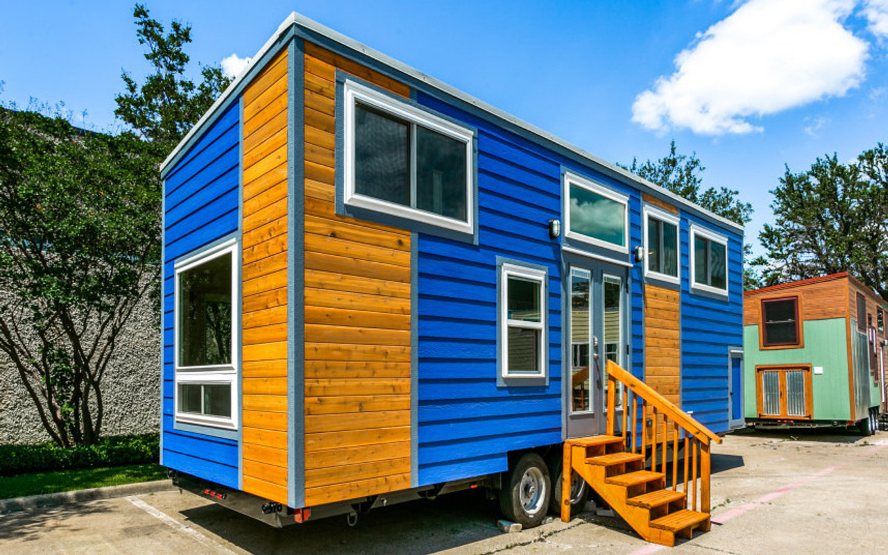 Chuy’s House Homesteader Deluxe has Separate Loft bedrooms