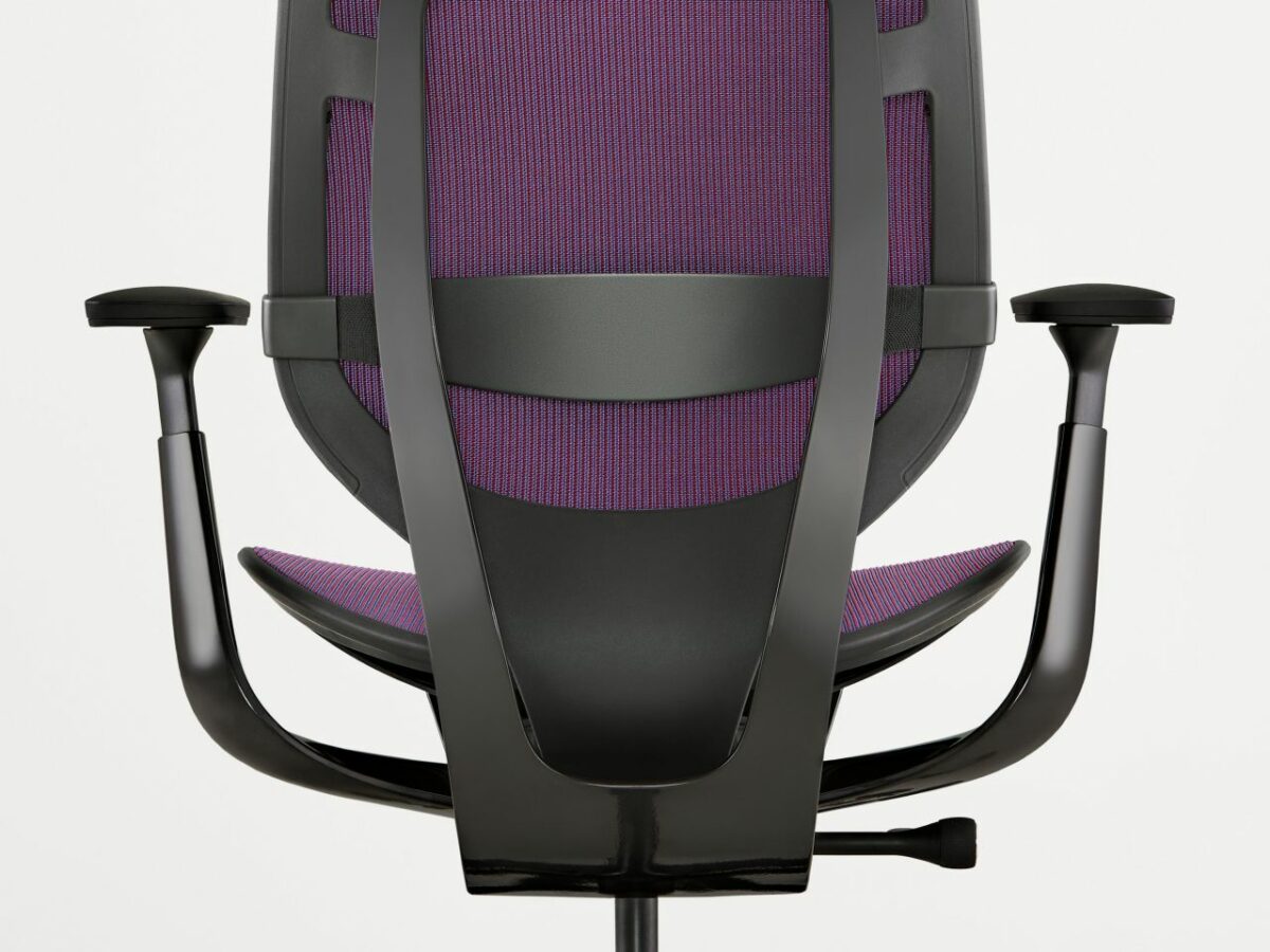 Steelcase Ergonomic Mesh Chair Adapts to Body Movements