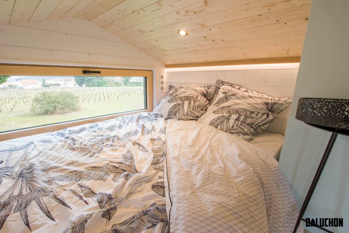 Chicorée Tiny House Sleeps Five in Its Exquisite Interior