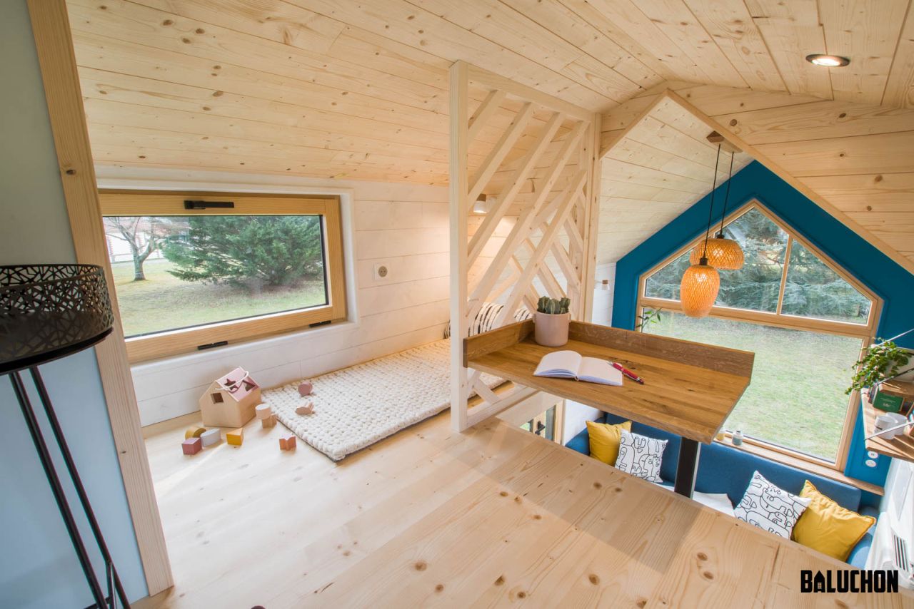 Chicorée Tiny House Sleeps Five in Its Exquisite Interior