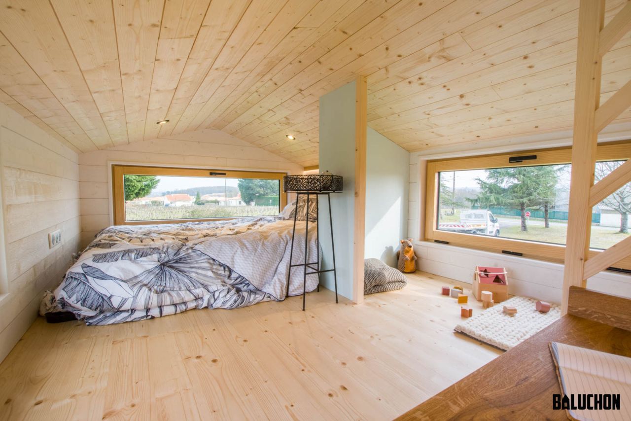 Chicorée Tiny House Sleeps Five in Its Exquisite Interior
