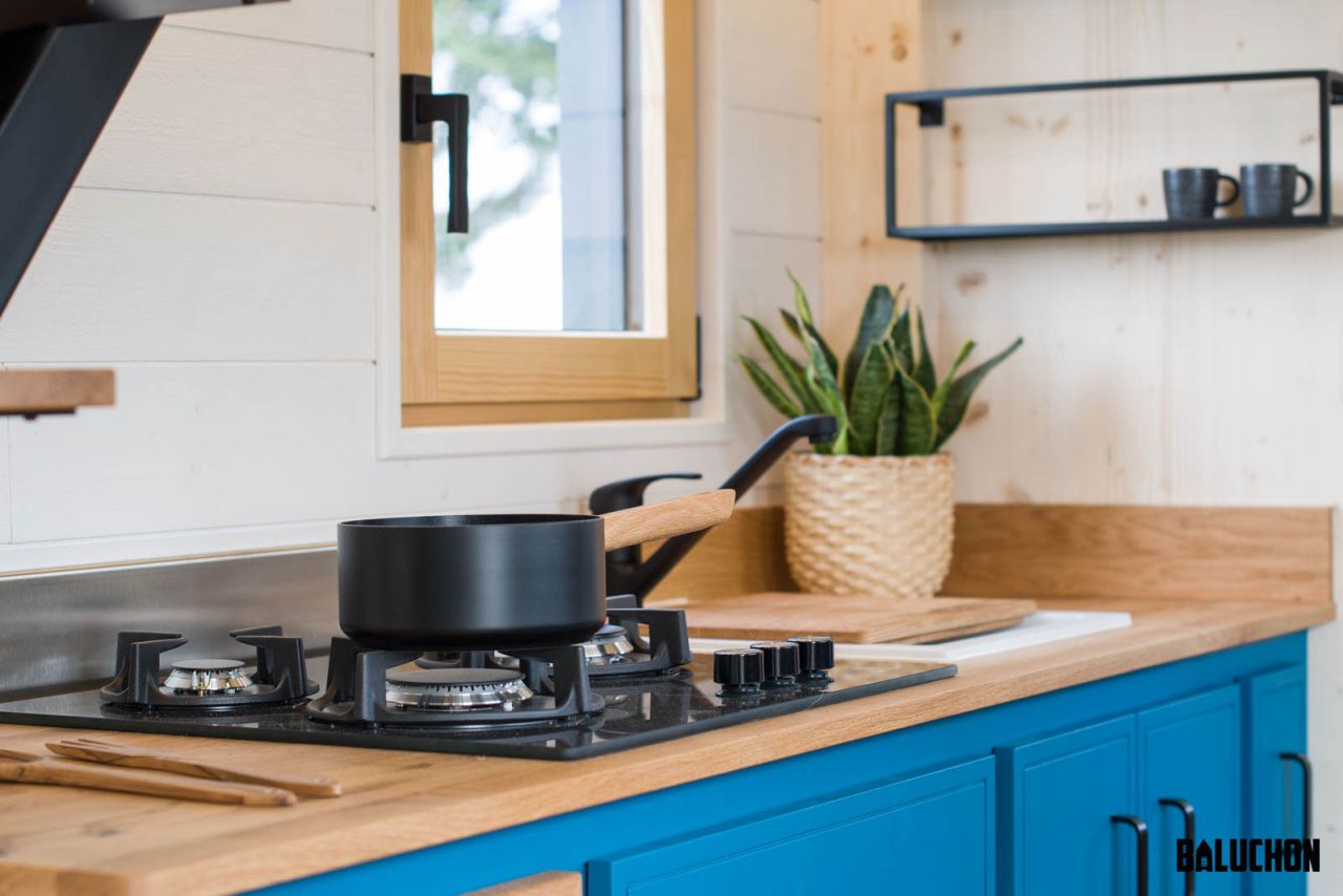Chicorée Tiny House Sleeps Five in Its Exquisite Interior