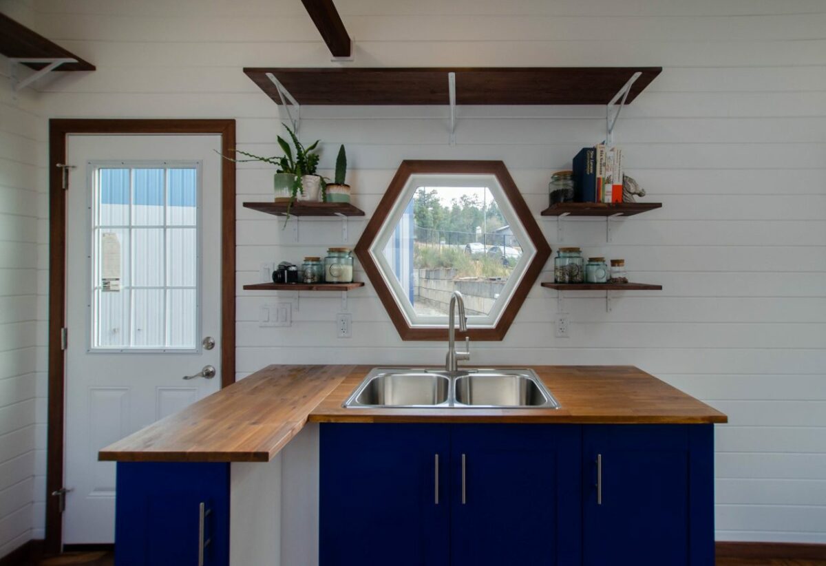 Cat-Friendly Northern Flicker Tiny House Boasts a Bay Window