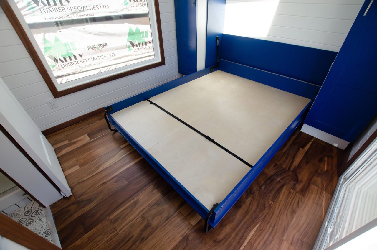 Cat-Friendly Northern Flicker Tiny House Boasts a Bay Window