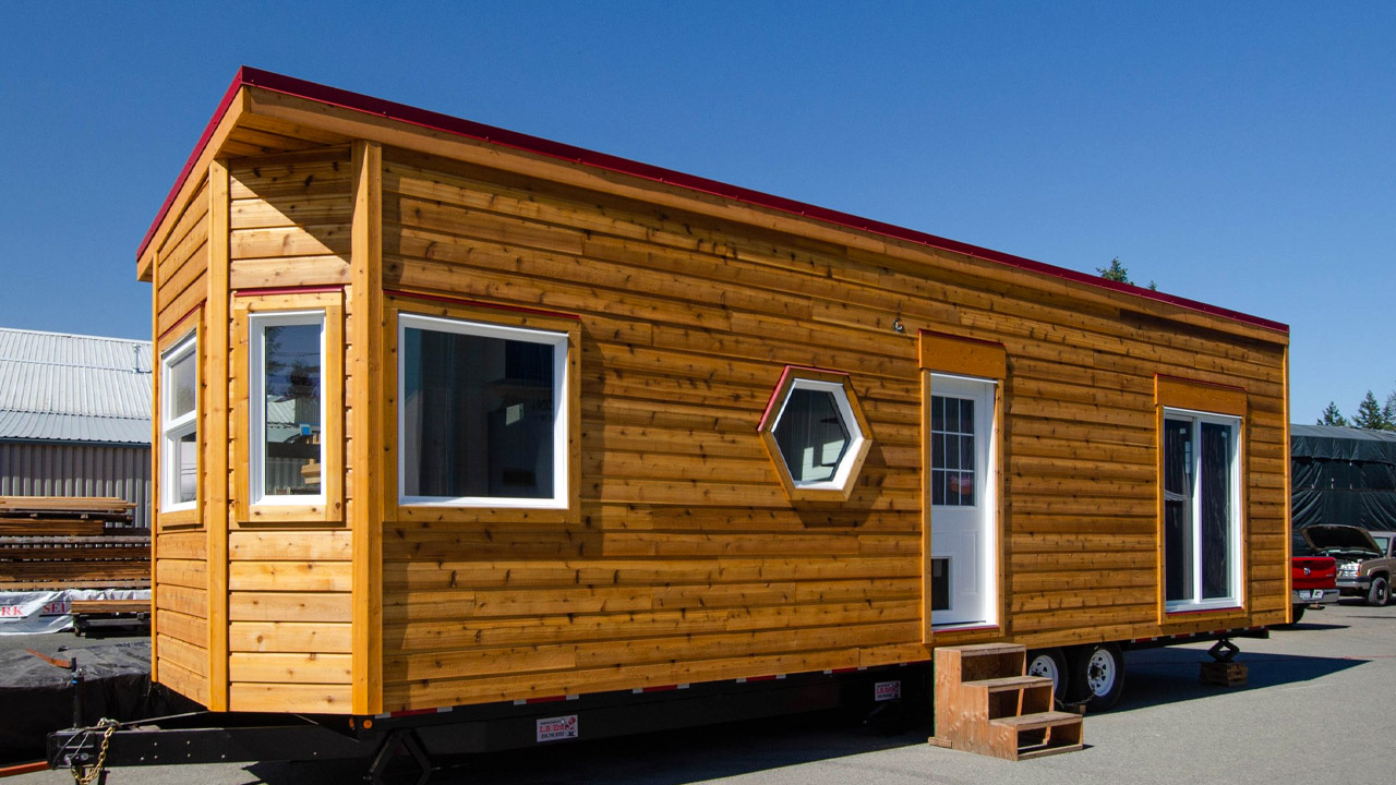 Cat-Friendly Northern Flicker Tiny House Boasts a Bay Window