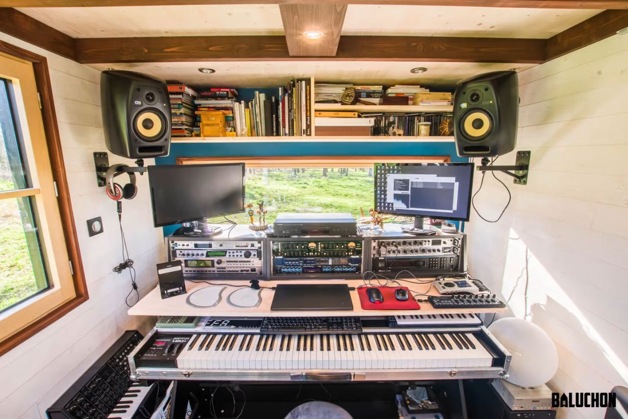 Rhapsodie Tiny House Features a Music Studio and a Balcony