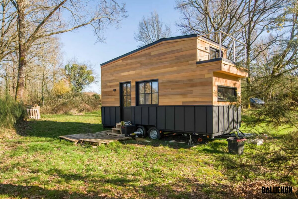 Rhapsodie Tiny House Features a Music Studio and a Balcony