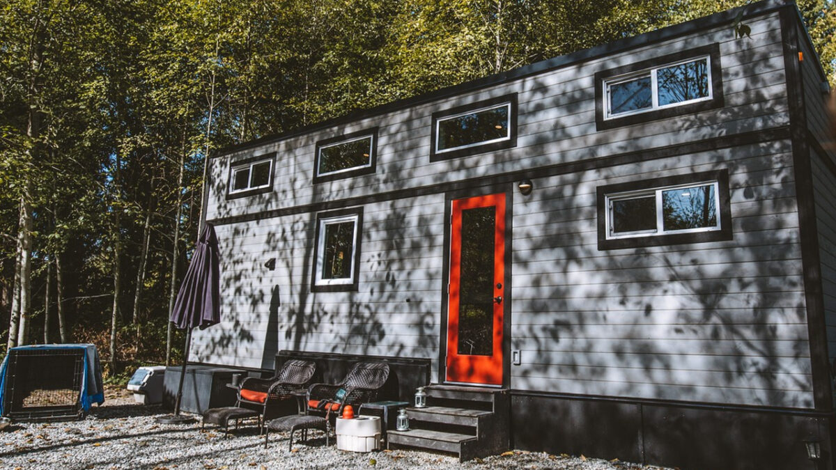Simply Heaven Tiny House Features Two-Level Bedroom Layout