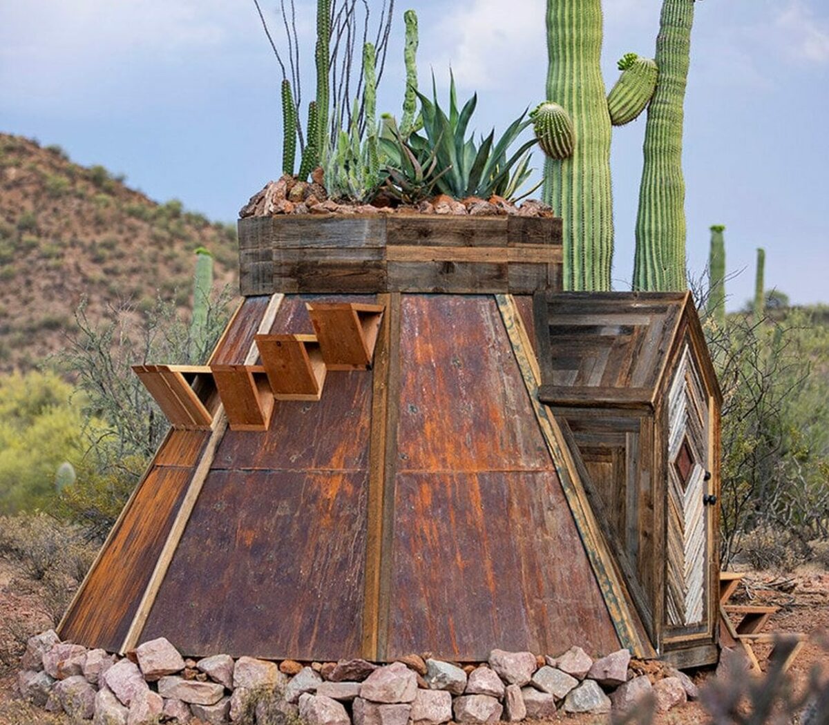 Cabin in the Woods Meets Space Capsule in This Desert Tool Shed