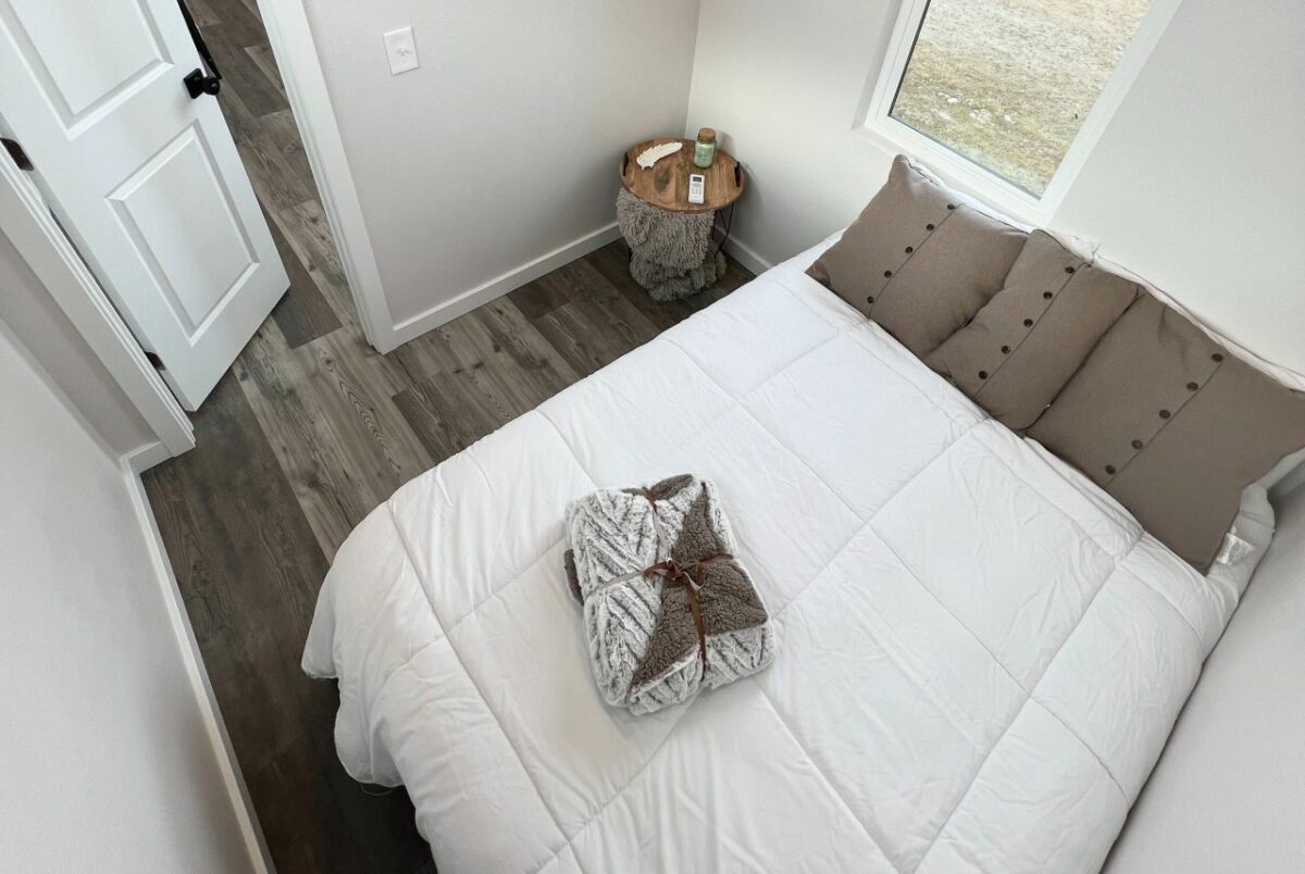 This 32-ft Tiny House in California Features a Main-Floor Bedroom