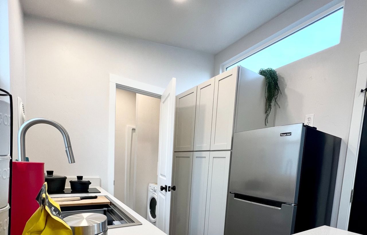 This 32-ft Tiny House in California Features a Main-Floor Bedroom