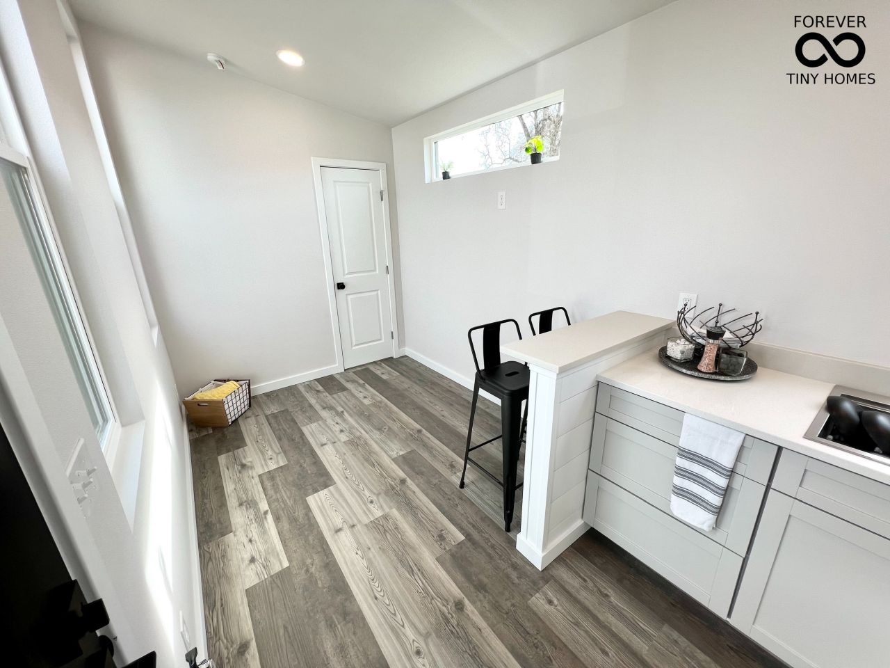 This 32-ft Tiny House in California Features a Main-Floor Bedroom