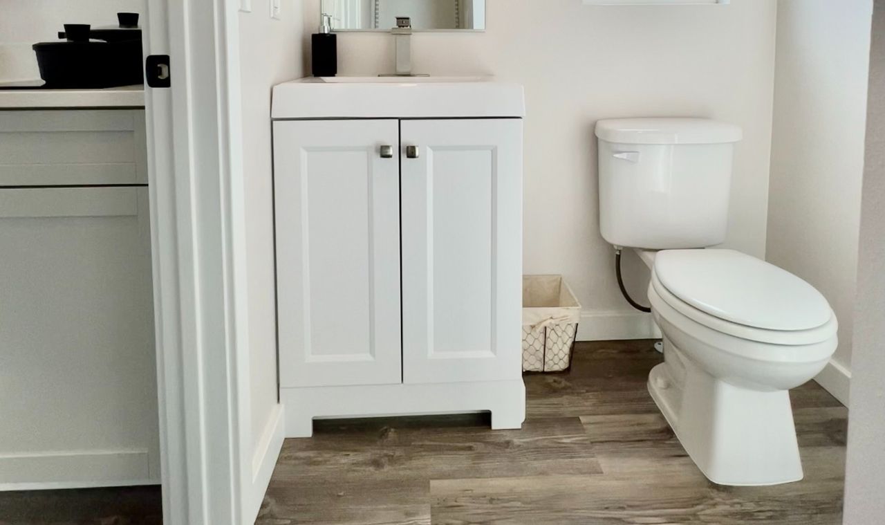 This 32-ft Tiny House in California Features a Main-Floor Bedroom