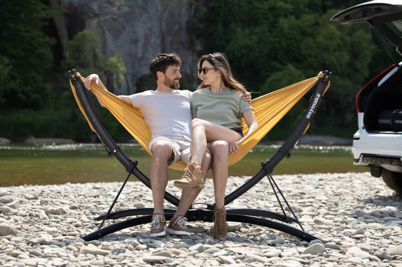 anymaka Hammock Stand Offers Instant Relaxation on the go