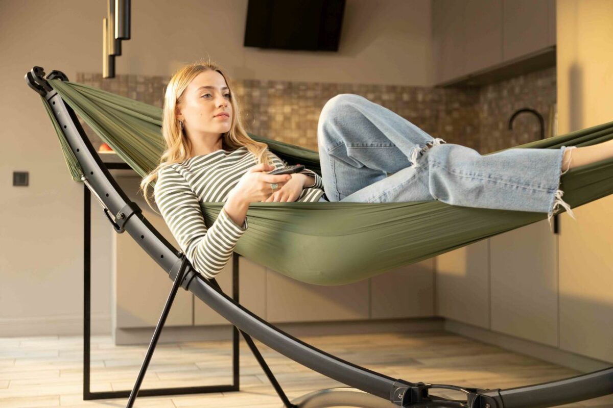 anymaka Hammock Stand Offers Instant Relaxation on the go