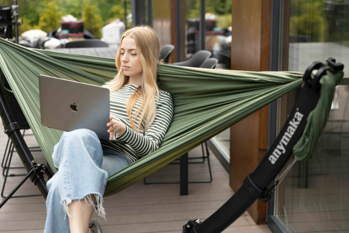 anymaka Hammock Stand Offers Instant Relaxation on the go