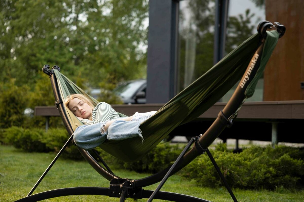 anymaka Hammock Stand Offers Instant Relaxation on the go
