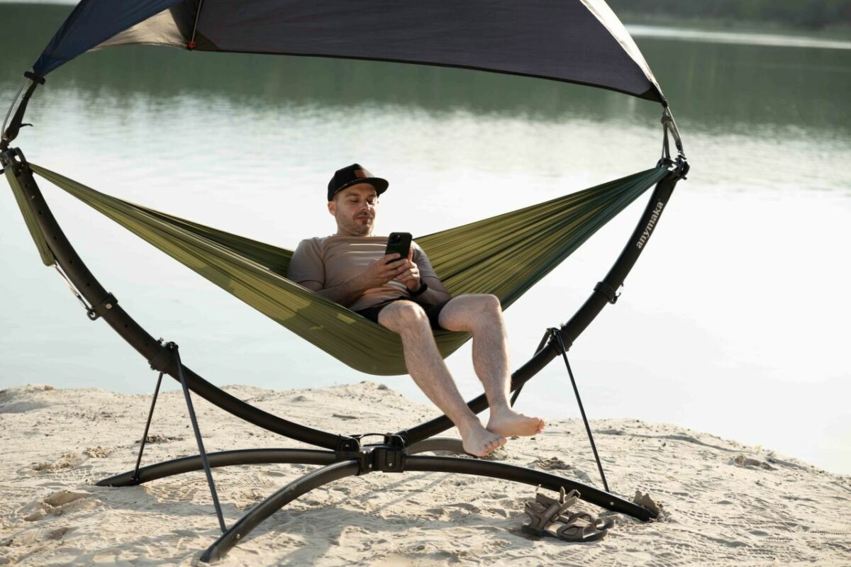 anymaka Hammock Stand Offers Instant Relaxation on the go