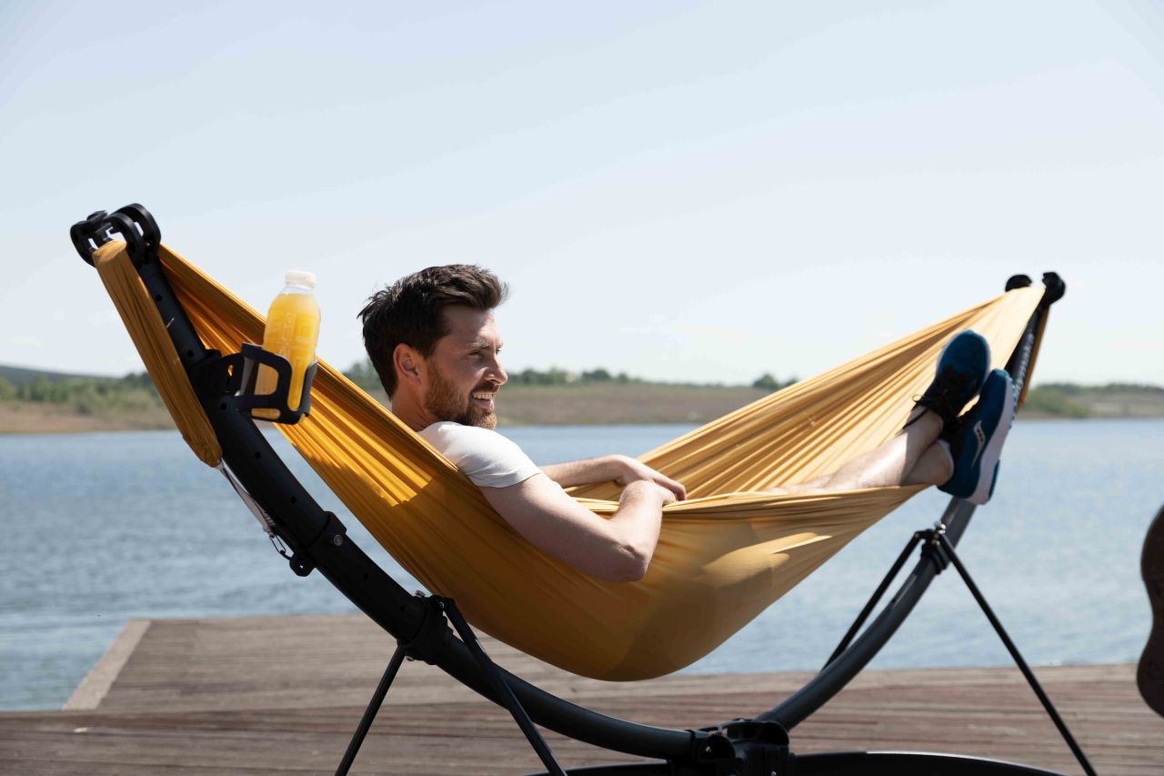 anymaka Hammock Stand Offers Instant Relaxation on the go