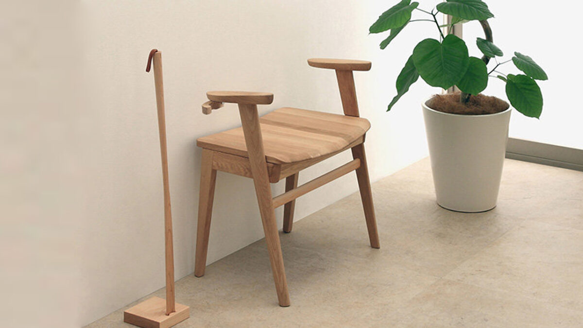This Japanese Armchair Without Backrest is Made for the Elderly