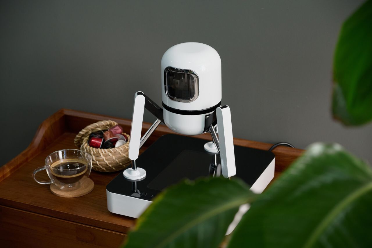 LG Coffee Machine Extracts Two Coffee Capsules Simultaneously