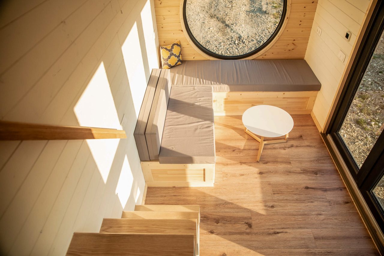 Riverside Tiny House Offers Stunning Layout for Maximum Comfort