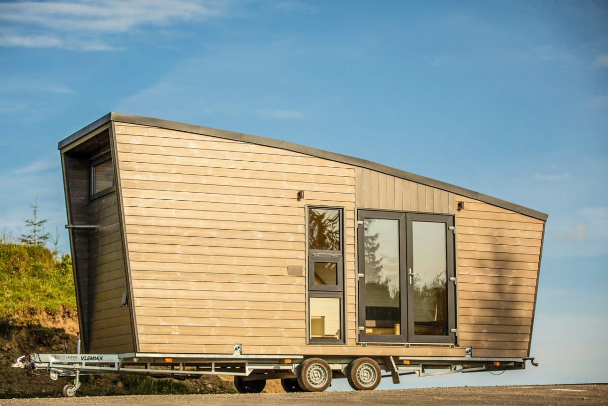 Riverside Tiny House Offers Stunning Layout for Maximum Comfort