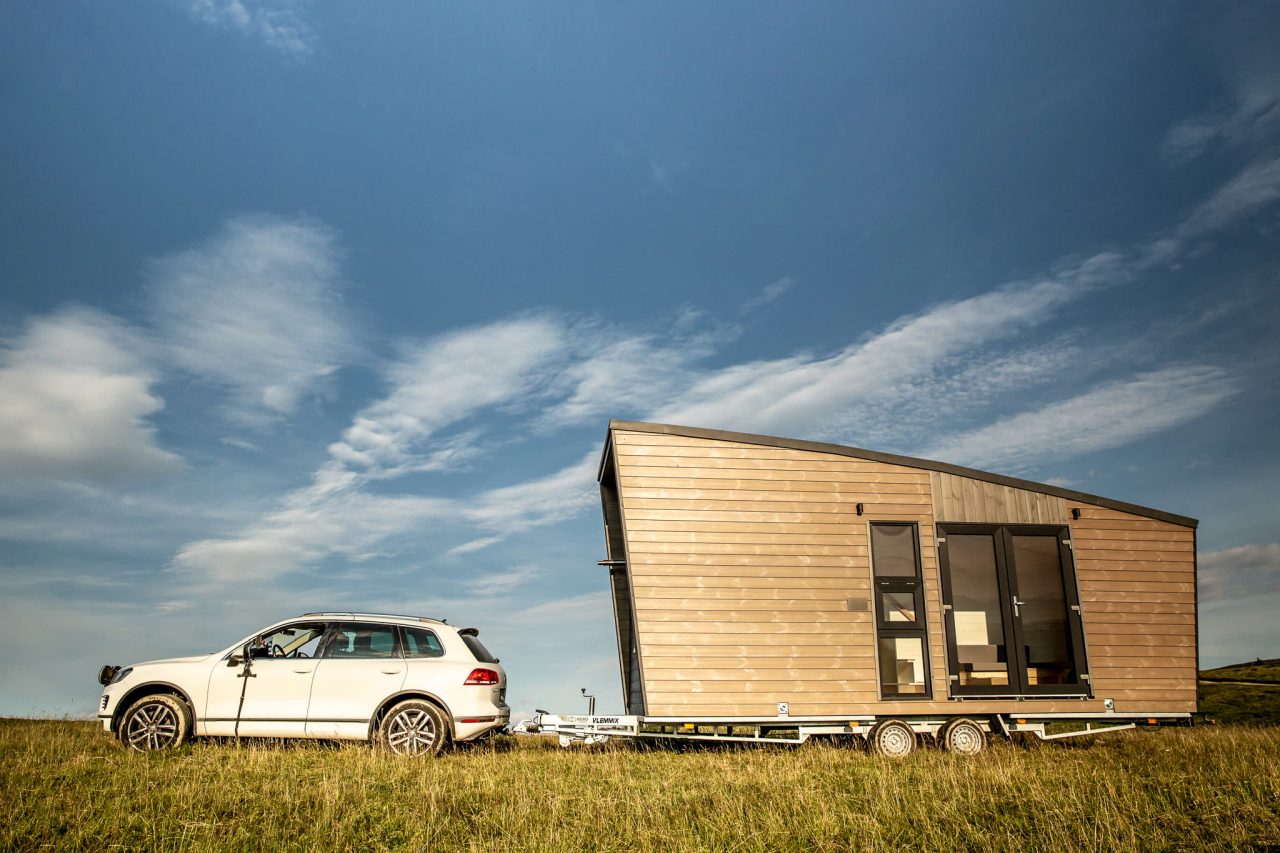 Riverside Tiny House Offers Stunning Layout for Maximum Comfort