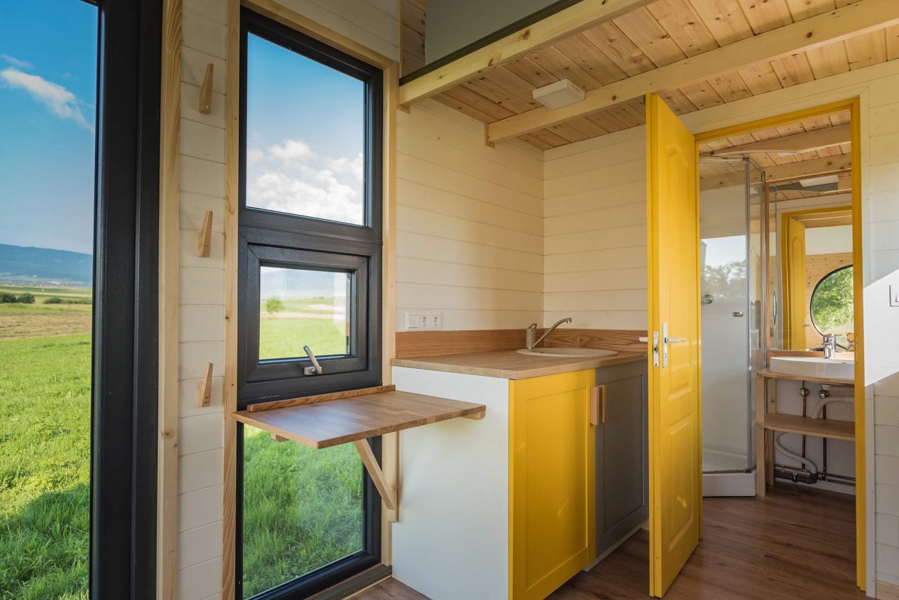 Riverside Tiny House Offers Stunning Layout for Maximum Comfort