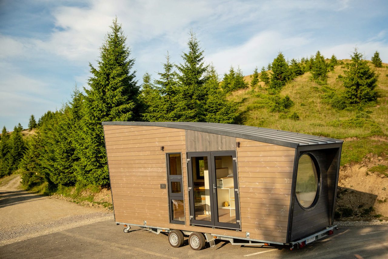 Riverside Tiny House Offers Stunning Layout for Maximum Comfort