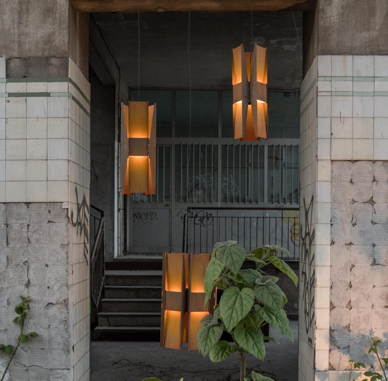 Vector Pendant Lamp Flaunts Rectilinear Pieces in Vertical Incline