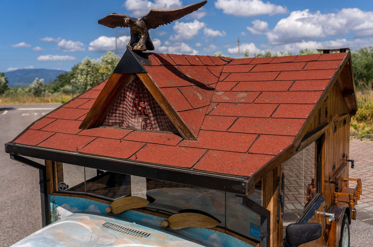 A 1970 Volkswagen Beetle is now Tiny House Called Holzhaus