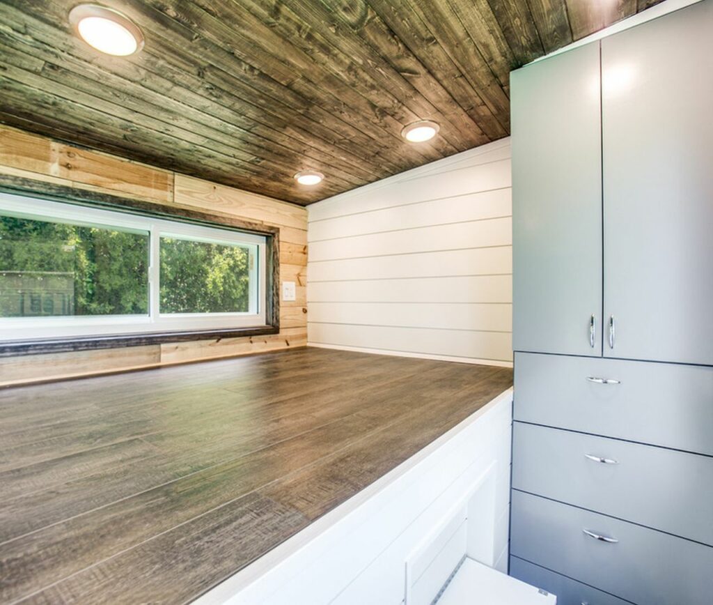 Breathless Tiny House Has Capacious Interior with Elevated Bed