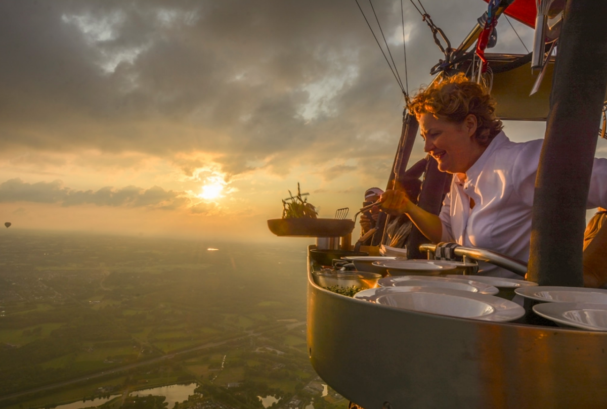 World’s First Hot Air Balloon Restaurant Lets You Dine in the Sky