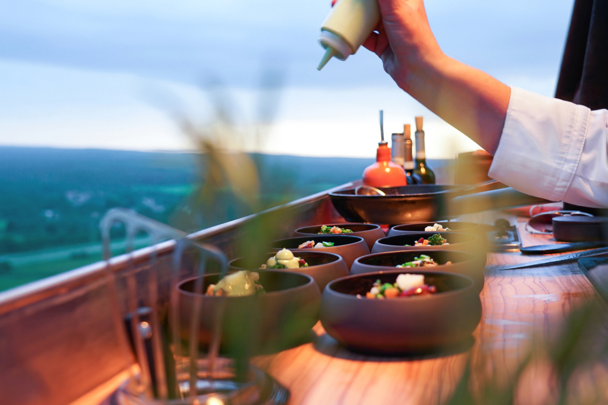 World’s First Hot Air Balloon Restaurant Lets You Dine in the Sky