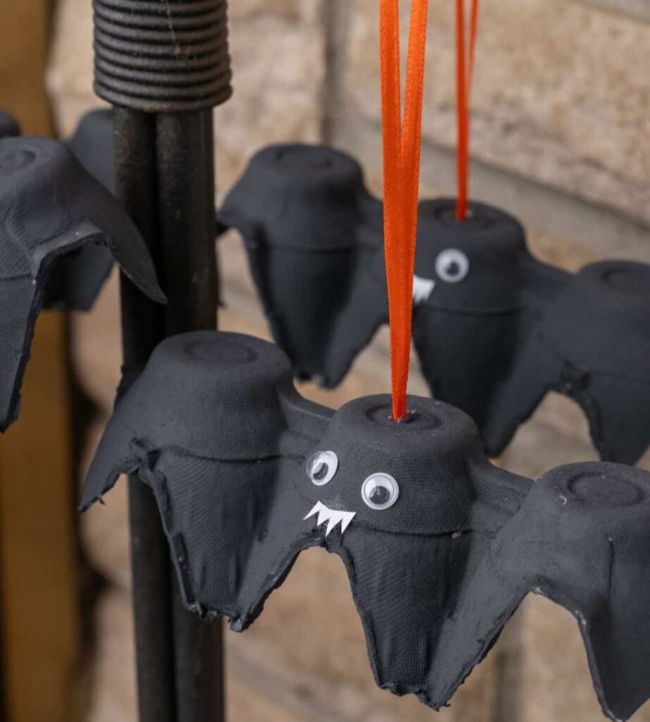 25+ Best Recycled Halloween Decorations and Crafts