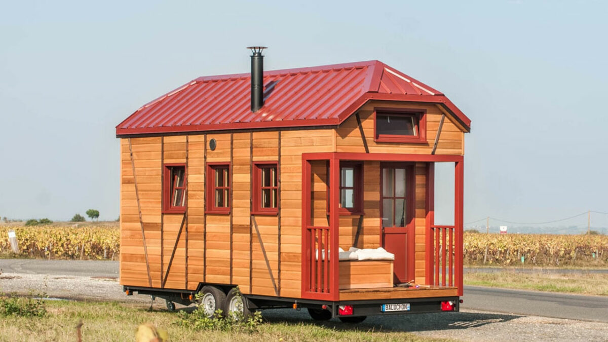 Baluchon's Comfy Holz Hisla Tiny House has an Adorable Porch