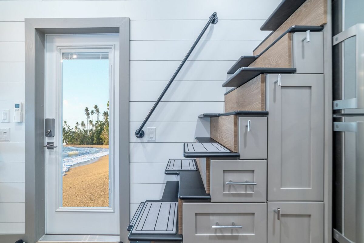 34-ft-Long Lee Tiny House Features a Main Floor Master Bedroom