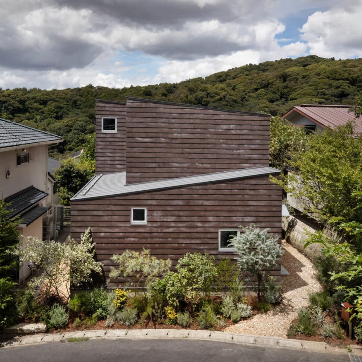 Japanese Cat Tree House Offers Harmonious Living Architecture