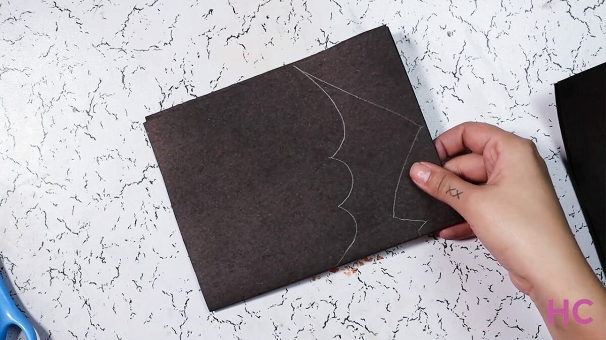 How to Make a Paper Bat Wreath for Halloween?