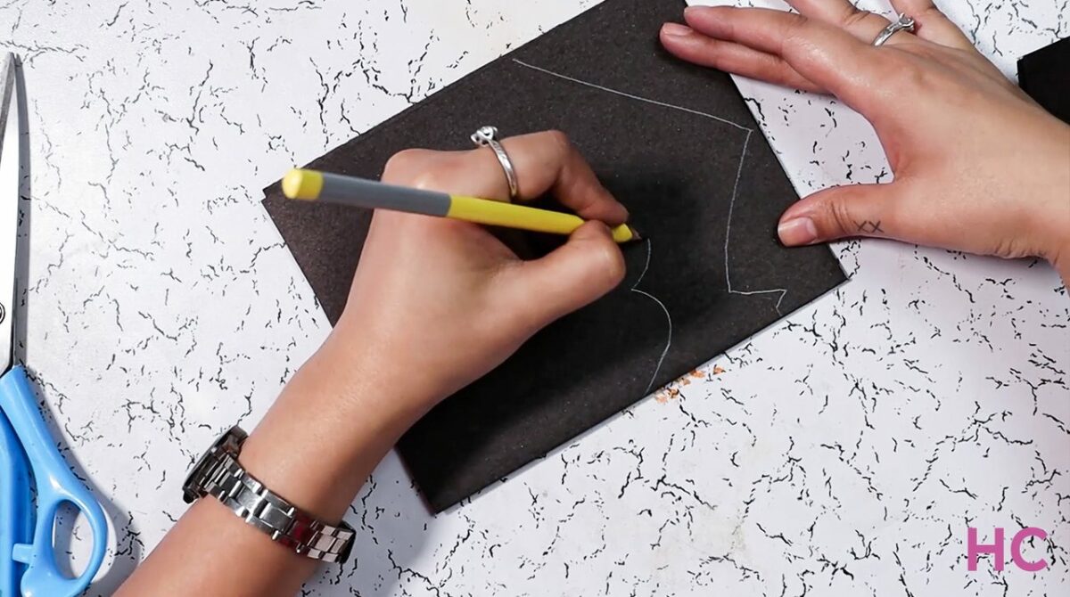 How to Make a Paper Bat Wreath for Halloween?